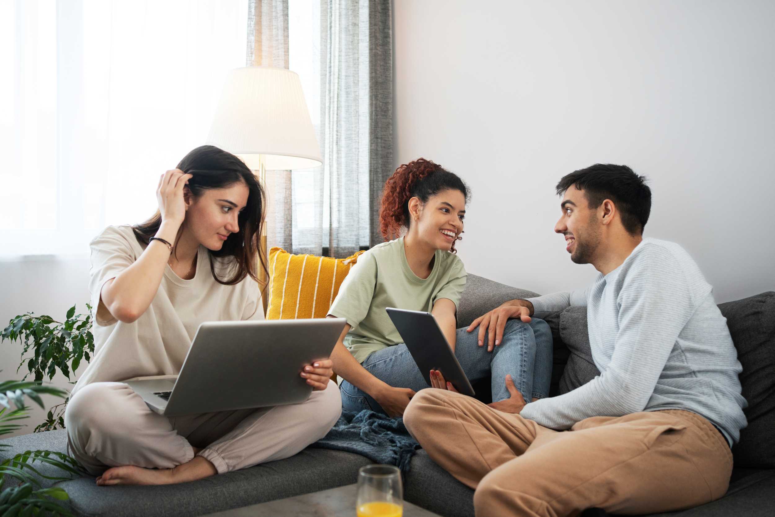 Top 7 Reasons Why Young Renters Prefer Co-Living Apartments - Smart ...